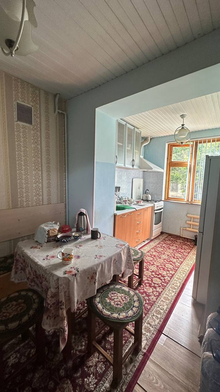 Продам 2 ком квартиру с балконом 2х6