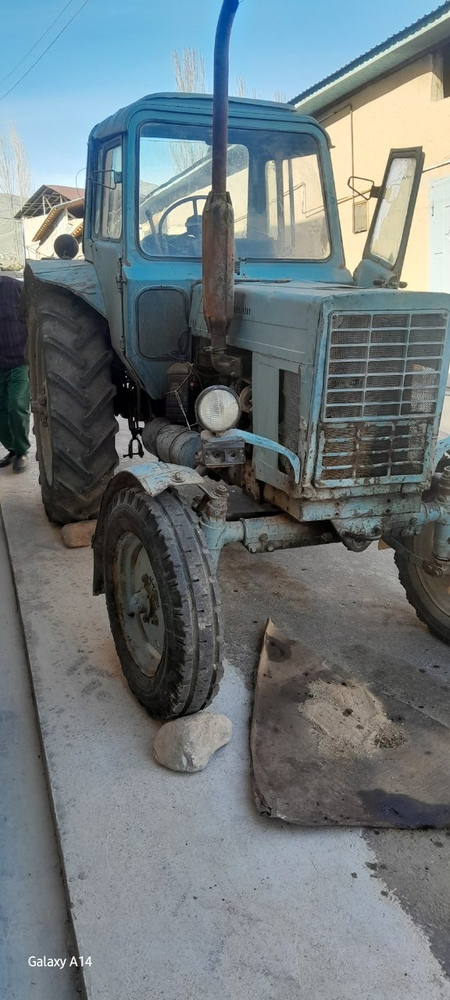 Belarus MTZ80 sotiladi.Colati yaxshi yangi 4 balaon 15.5 kama dakument