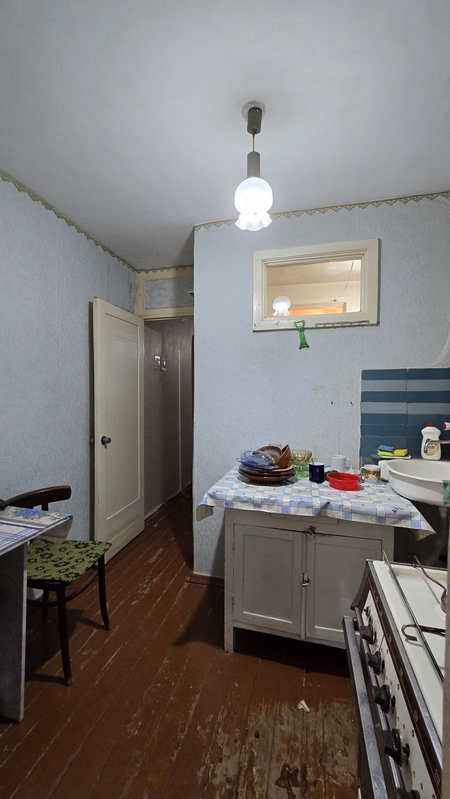 СРОЧНО продается Чиланзар 23 2/2/5 бал 2х6 кирпич