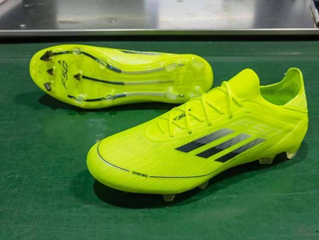 Футбольные бутсы Adidas X