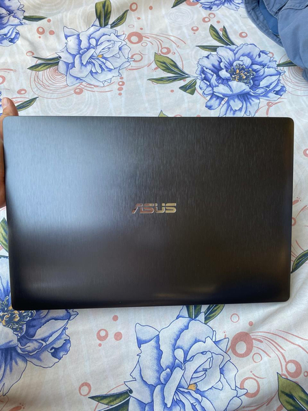 Noutbook asus core i7