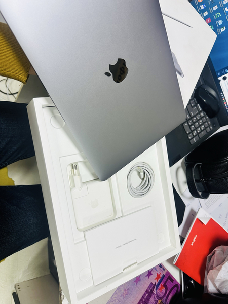 Mackbook Pro. Core I5