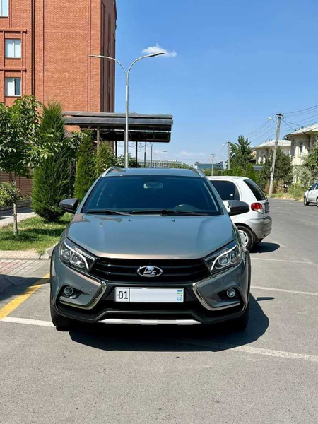 Продаю машу Лада Веста СВ Кросс