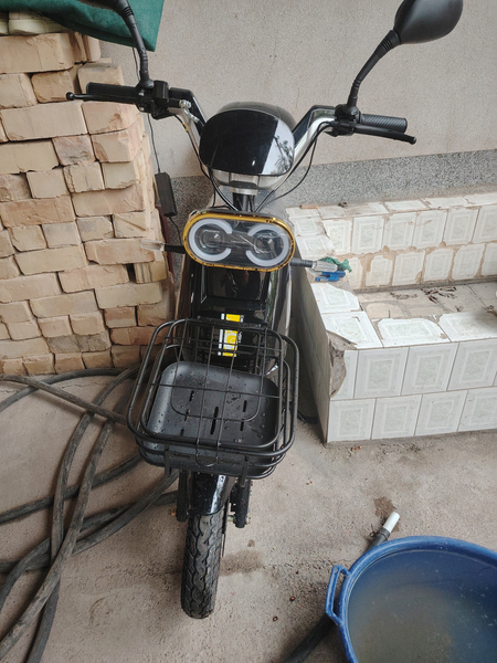 Sukuter elektr. 2 oy bo'ldi. Zaryadi 50 km ga. Tezlik 60 da yuradi