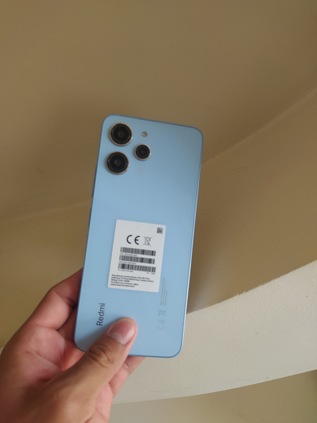 Mi 12 128gb holati zor qrilb cizilb ketmagan