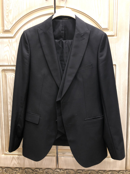 Prodaetsya mujskoy kostyum, bryuki i jaket