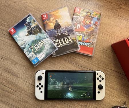 Nintendo Switch OLED в отличном состоянии (цена без игр)