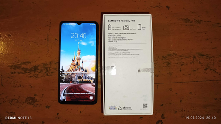 Телефон Samsung M 12
