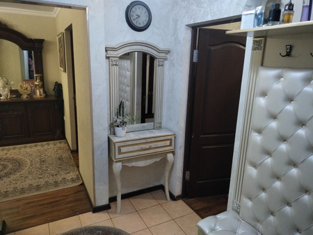 Буюк Ипак Йули Продаётся квартира. 3/1/5. 75м². Кирпич. Ор-р Метро.