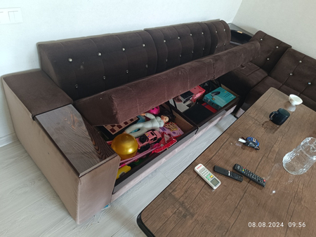 Угодок диван б/у срочно продам