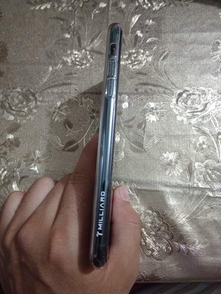 Iphone 11 pro max sotiladi
