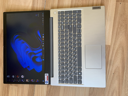Lenovo V15 arzon narxda srochni sotiladi