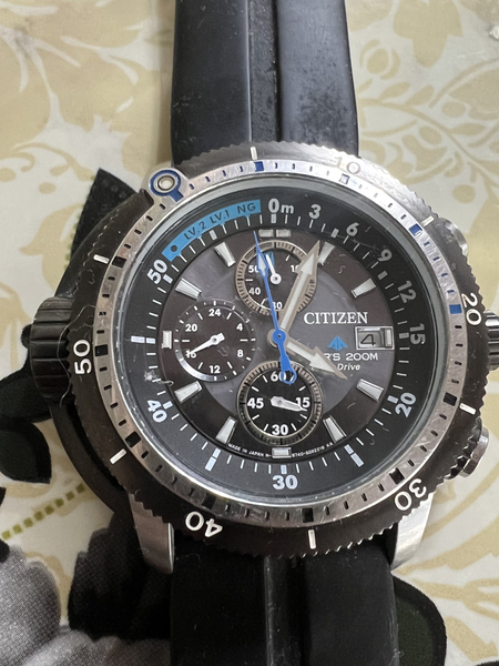 Часы Citizen дайвер . Солнечные батарейки