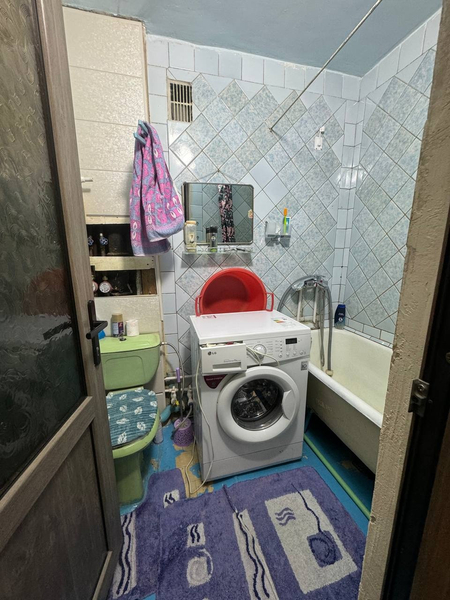 Продаётся квартира 1/4/4 м. Ялангач кирпич балкон 2х6 
Ор-р: Ялангач