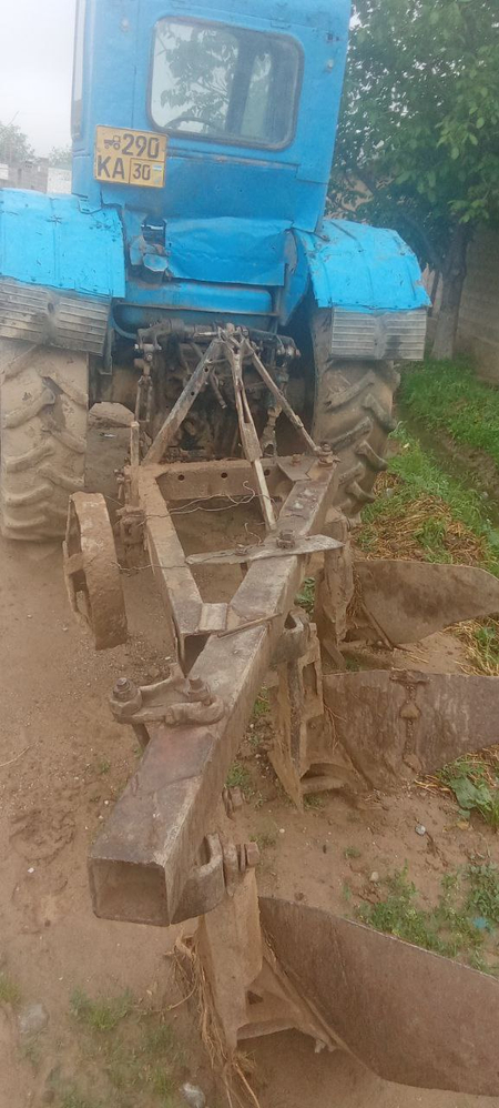Traktor T28 sotiladi srochni urgut