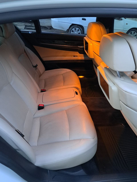 BMW 750 Sotiladi srochni