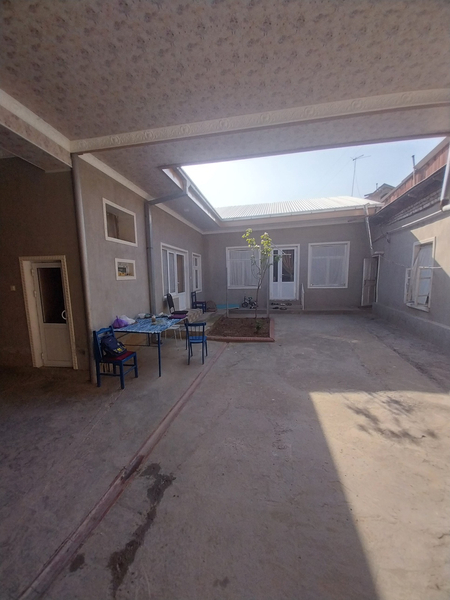 Hovli sotiladi 4 sotixli
