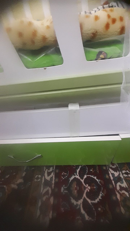 Krovat detskaya kam ishlatilgan faqat bitta plankasi sinip qogan shuni