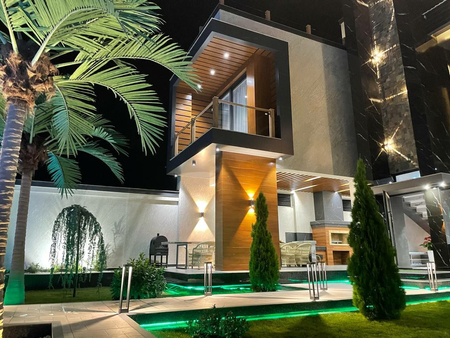 Miami. Pend house bochkadagi eng zur dacha