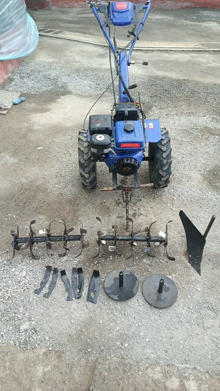 15 ot kuchiga ega motoblok sotiladi
