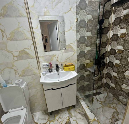 Sergili 7 metroni oldida