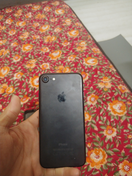 Iphone 7 sotiladi