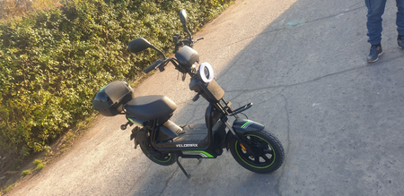 Skuter sotiladi elektroni velomax+kaska