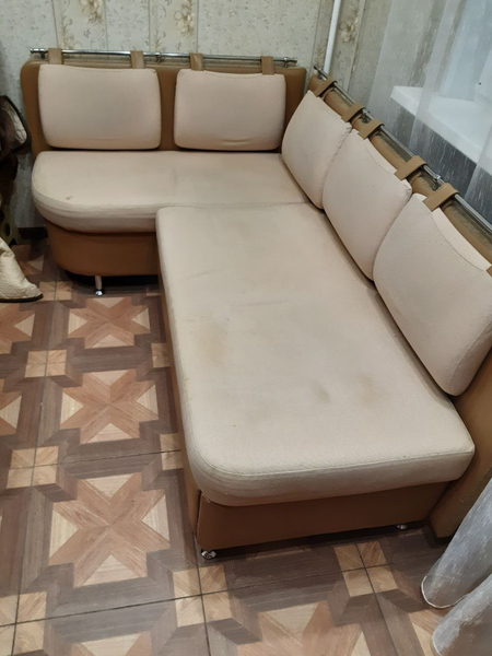 Продам диван уголок 180×70,спальное место 180×120,срочно. Б/у