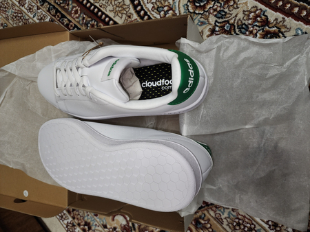 Кроссовки adidas.  Размер US 9,5. Оригинал.
