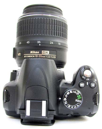 Nikon D3000  sotiladi arzon