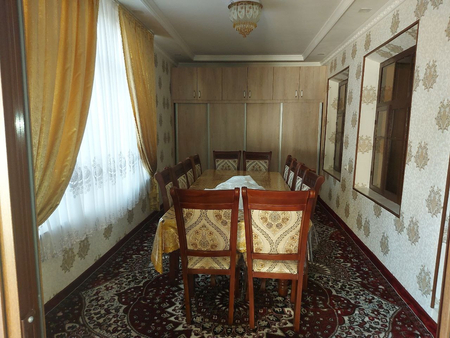 Olmazor tumani Moyariq Moyqorgon da hovli srochna sotiladi