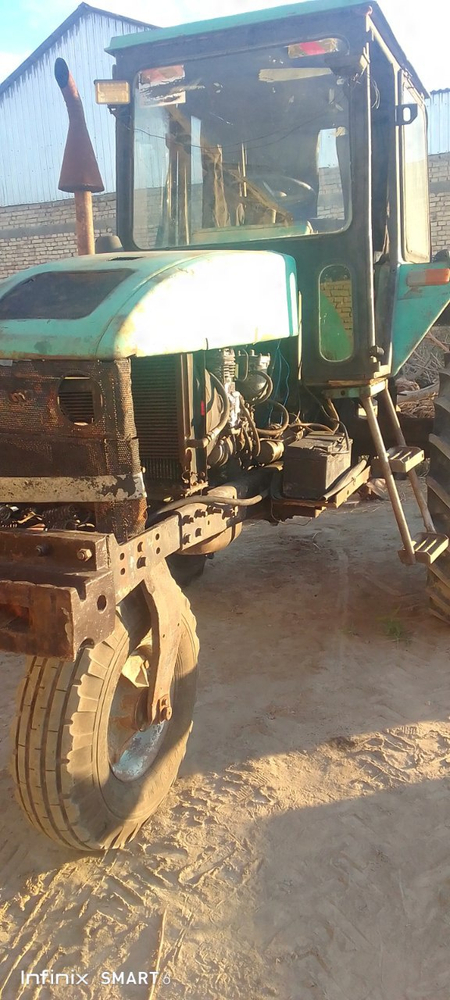 Traktor sotiladi