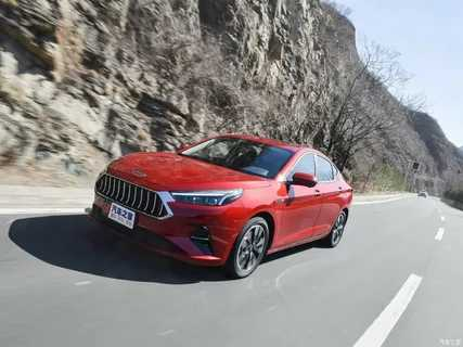 JAC J7 Komfort va tezlikni sevuvchilar uchun