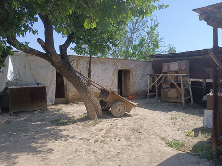 Uchastka sotiladi