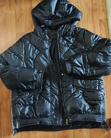 Продам куртки и безрукавку 44-48