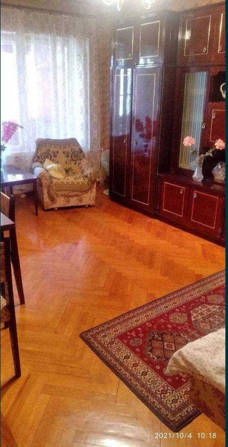 Ц-1 Дом Композиторов спецплан 4-комнатная 4/4 100 м² кирпич средняя