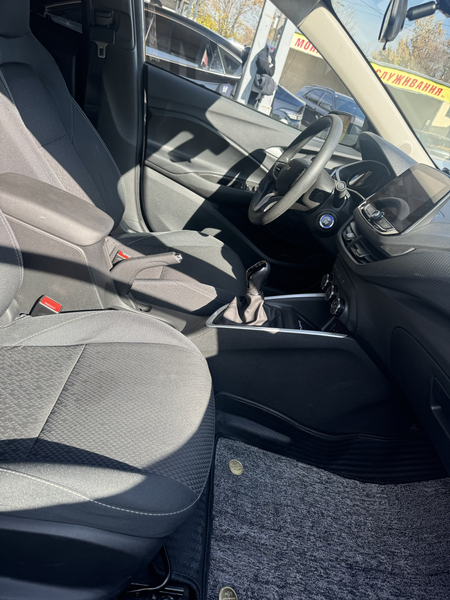 Продаю Chevrolet Onix 2023 год Механика 3 позиция!!! Родная краска