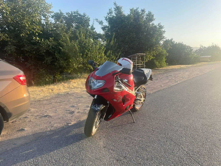 Продаётся Спортбайк suzuki GSX-r K2 750