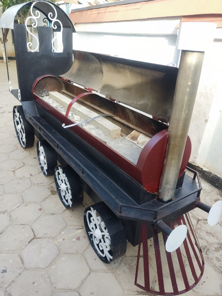 Shashlik pishiradigan  Poyezd Mangal sotiladi.