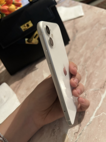 Продается б/у iPhone 11 белый. Sotiladi oq b/u iPhone 11