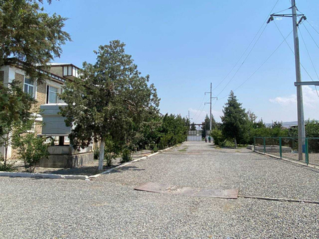 70 sotix yer maydoniga ega ishlab chiqarish uchun 1440 m2 bino.