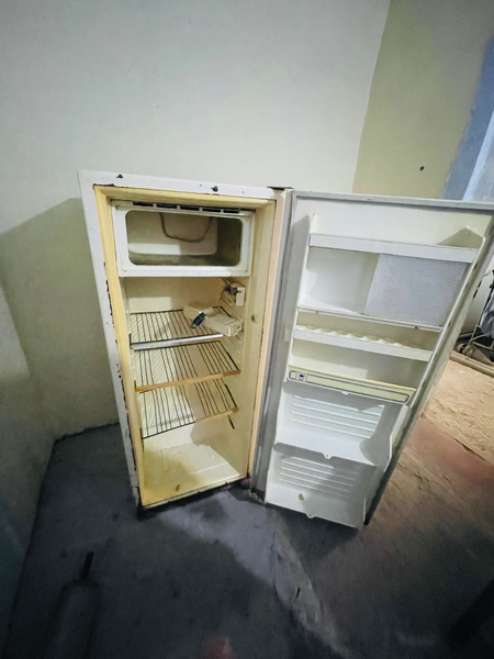 Холодильник сотилади