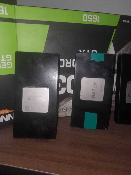 Процессор AMD Ryzen 3 2200G OEM Socket AM4, 4-ядерный, 3500 МГц