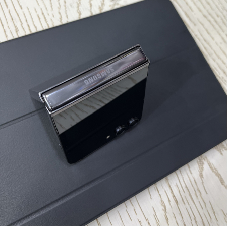 Samsung flip 5    256 gb black