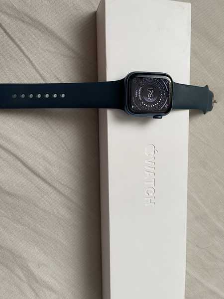 Продам Apple Watch 7 41 mm