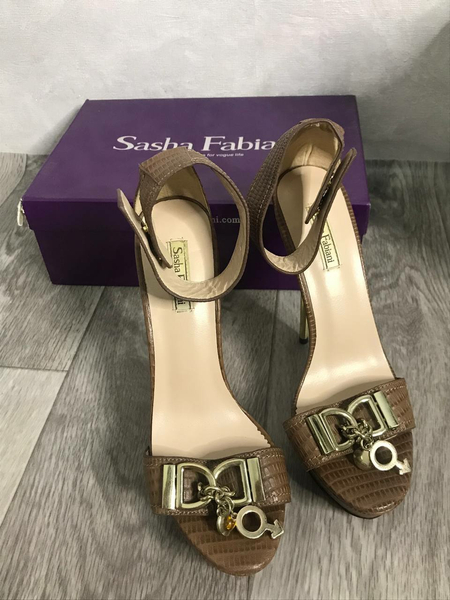 Босоножки на шпильке Sasha Fabiani