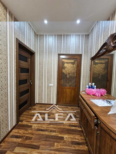 2 xonali 70m² 3-qavat sotiladi.