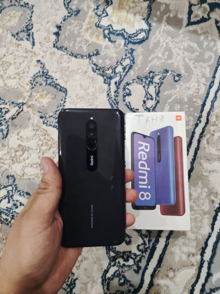 Xiaomi Redmi 8 4/64Gb Black Original Karobkami Sastayani ideal Igravoy