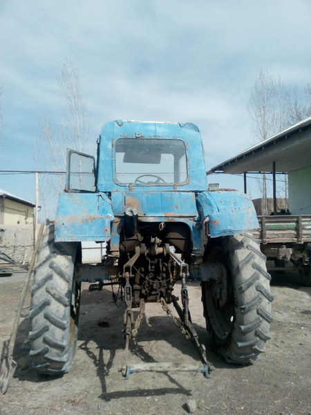Traktor sotiladi mtz 80