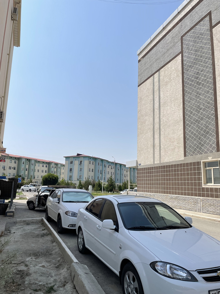 1 xonalik 2-qavatdan (5 Qavatlik dom) Regal hotel oldidan uy sotiladi